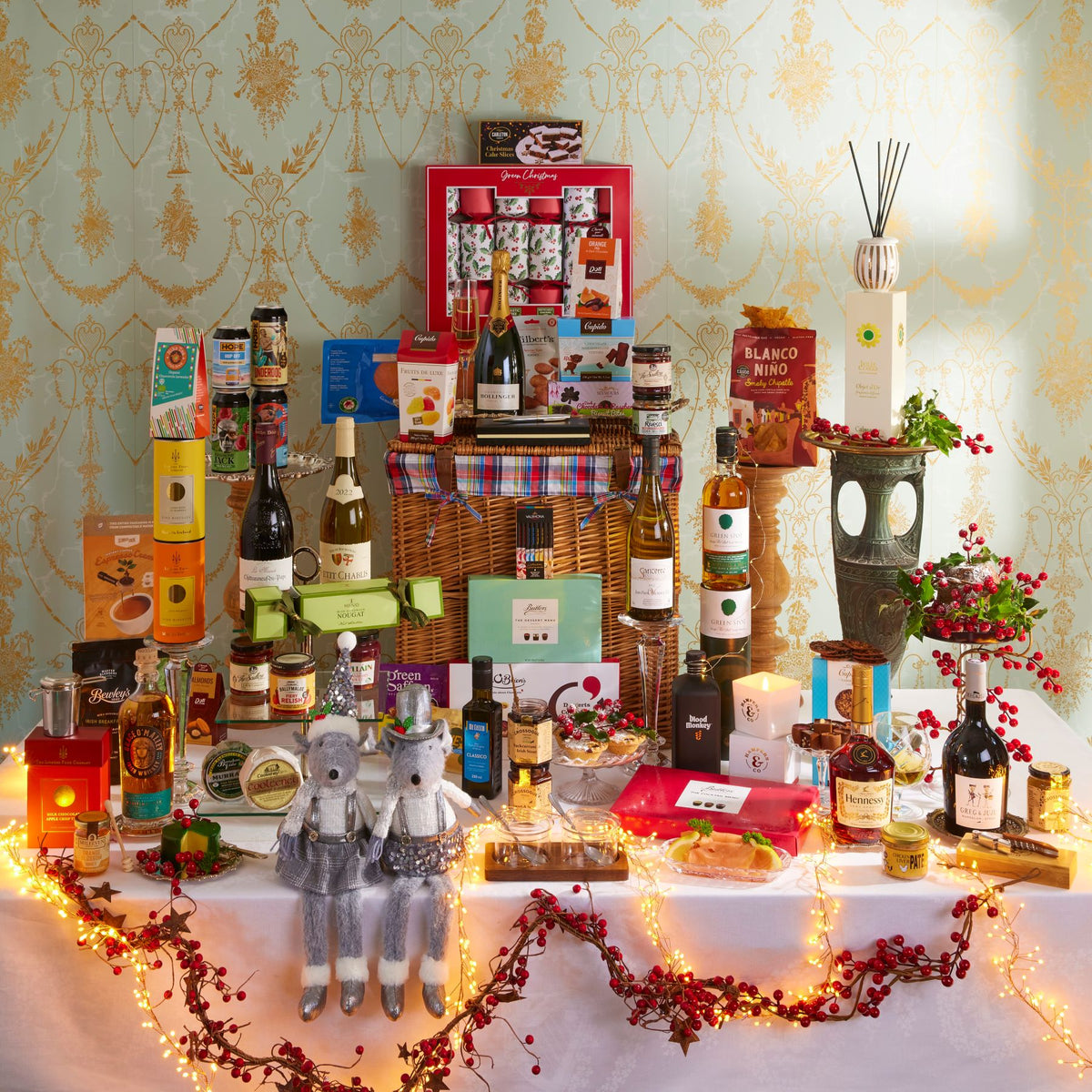 The Ultimate Hamper – Hampers & Co